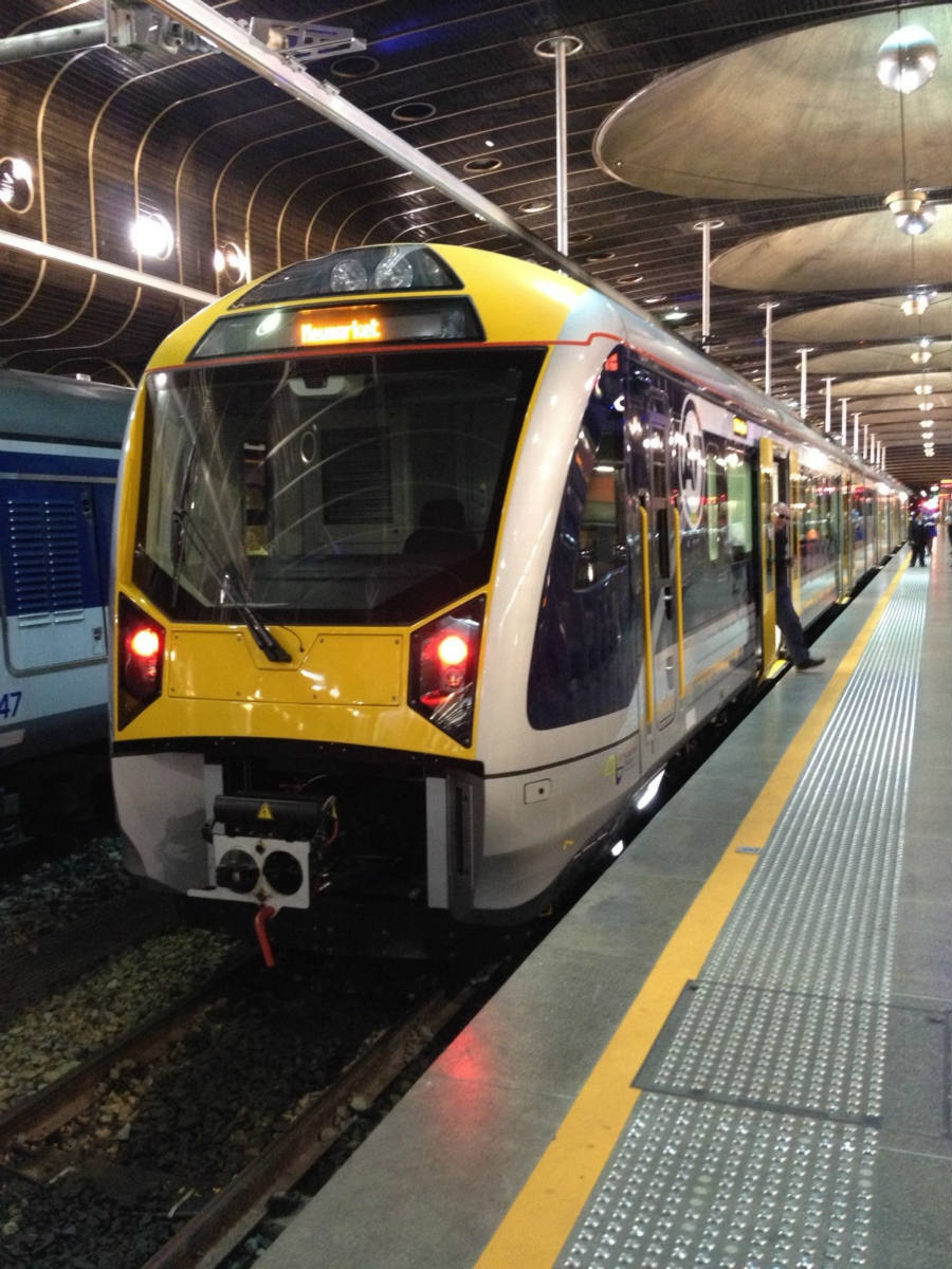 Solve Auckland's new commuter trains. jigsaw puzzle online with 130 pieces