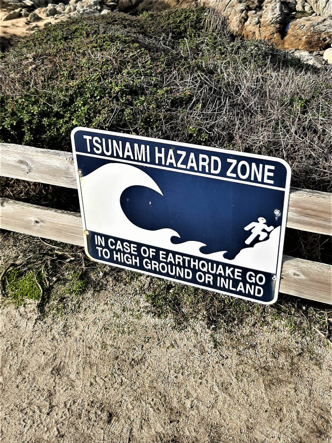 Solve warning sign jigsaw puzzle online with 48 pieces