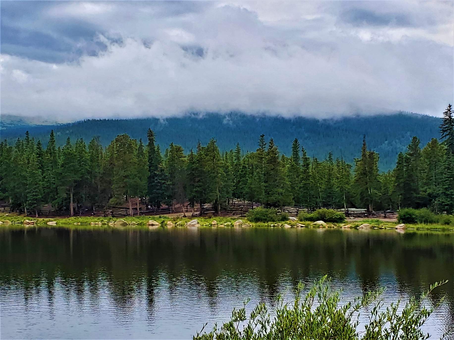Solve Colorado mountains, lake. jigsaw puzzle online with 176 pieces
