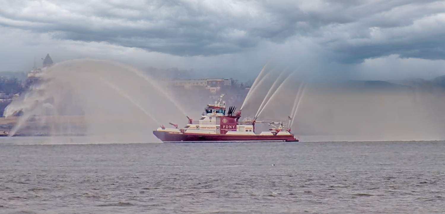 Solve Fire Boat 343 jigsaw puzzle online with 72 pieces