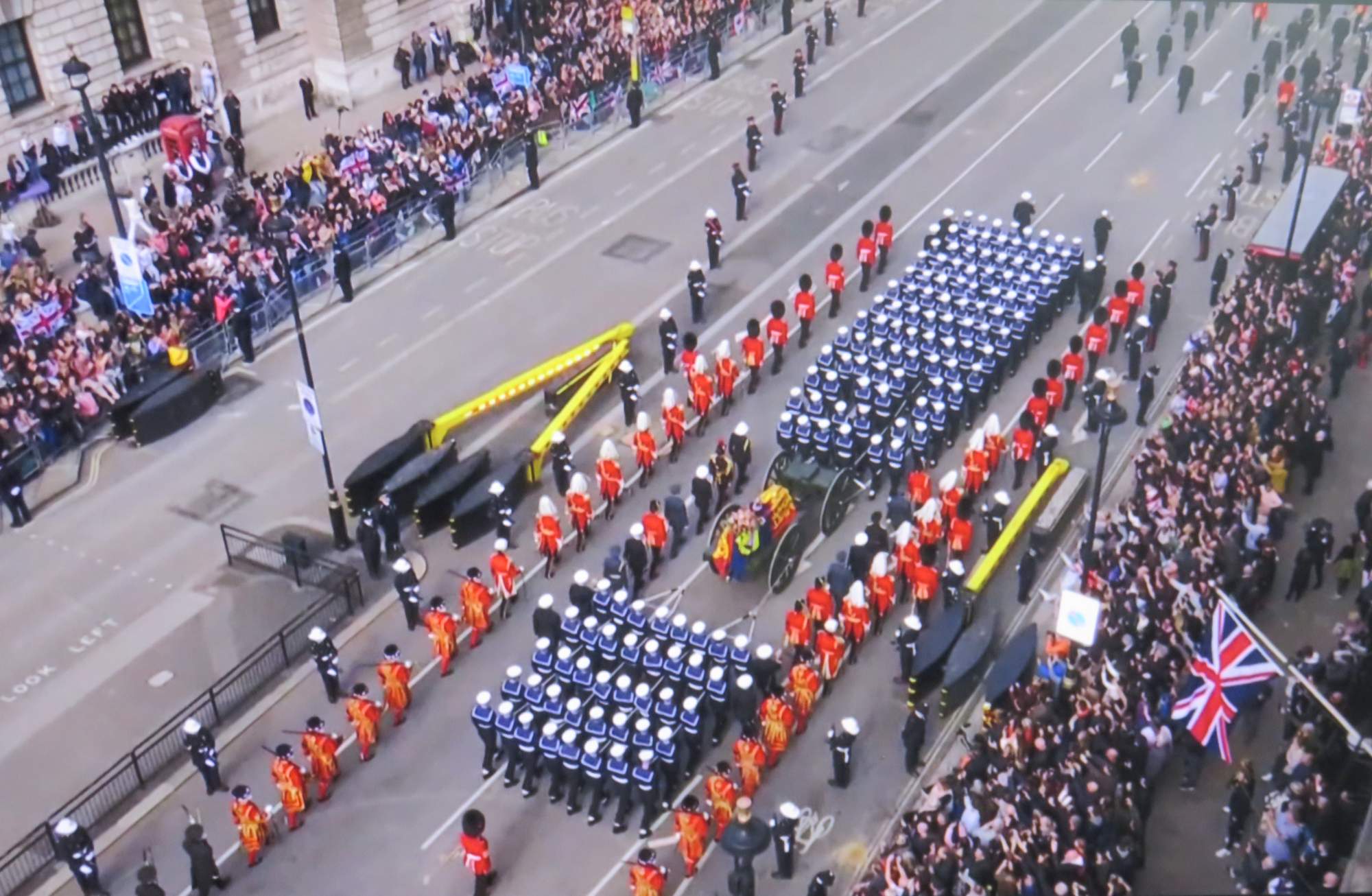 Solve Whitehall jigsaw puzzle online with 228 pieces