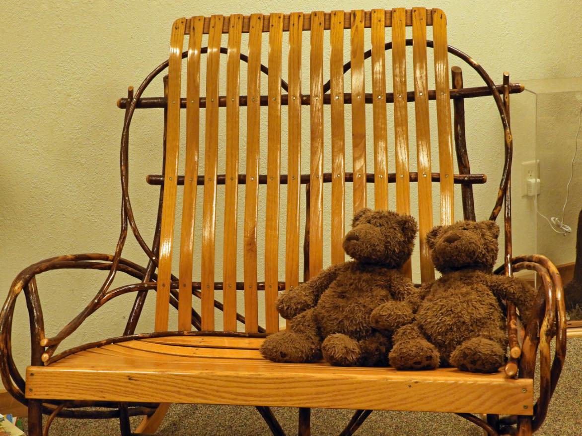 Solve The love seat jigsaw puzzle online with 20 pieces