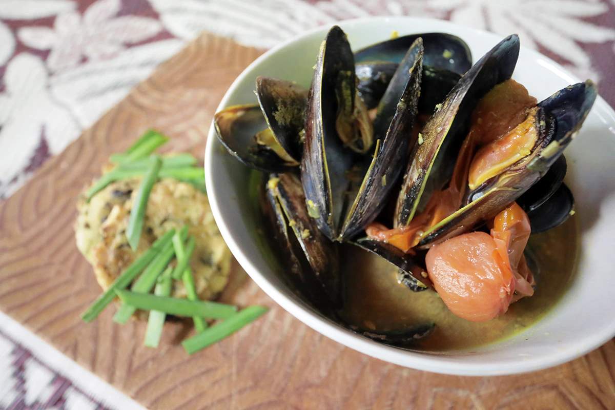 Solve សម្លរម្ជូរគ្រឿង SamLar MaChu KroEung : Cambodian Sour Soup w ...