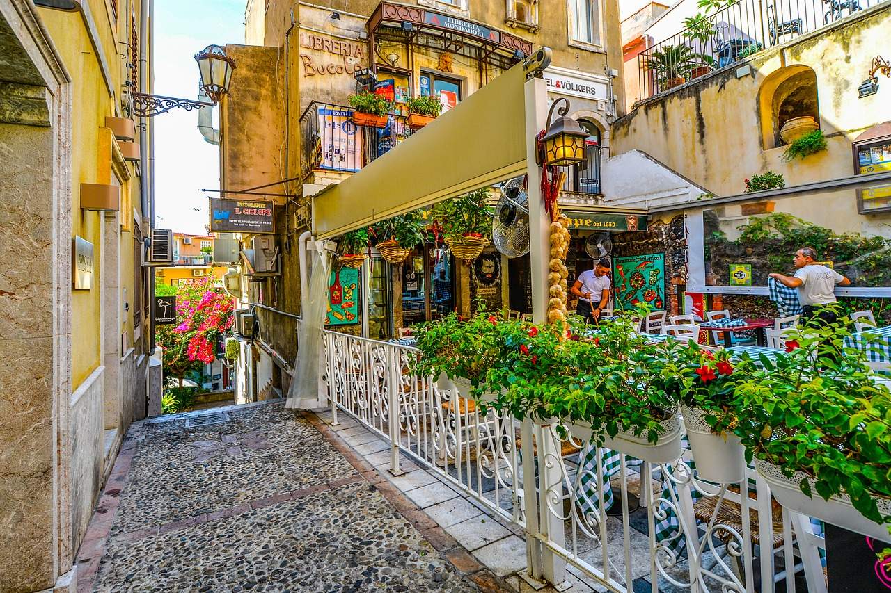 Solve Taormina-Sicily jigsaw puzzle online with 96 pieces
