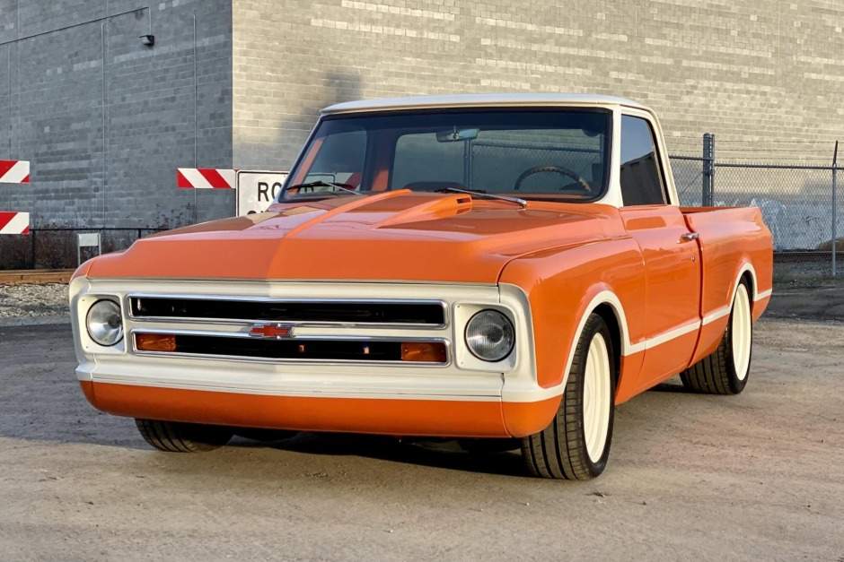 Solve 1970_chevrolet_c10-pickup jigsaw puzzle online with 77 pieces