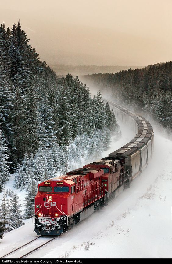 Solve CP 8946, Canadian Pacific Railway jigsaw puzzle online with 77 pieces