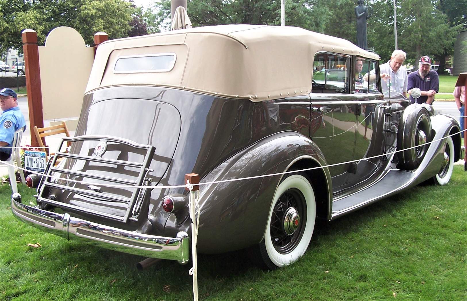 Solve 1935 Packard 1205 03 jigsaw puzzle online with 104 pieces