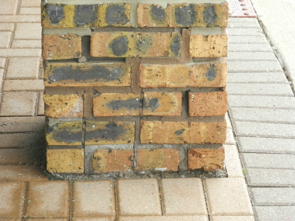 Solve Brick puzzle jigsaw puzzle online with 80 pieces