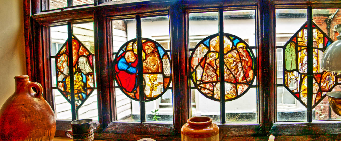 Solve nt great yarmouth elizabethan house 27-07-2010 stained glass ...