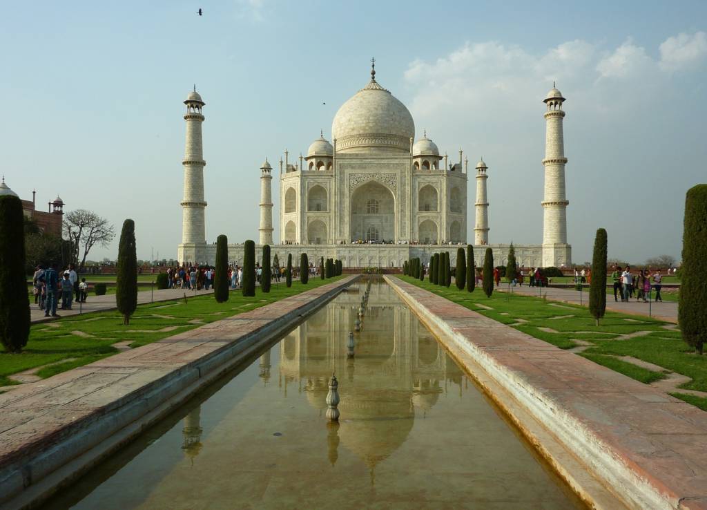 Solve Taj Mahal jigsaw puzzle online with 48 pieces