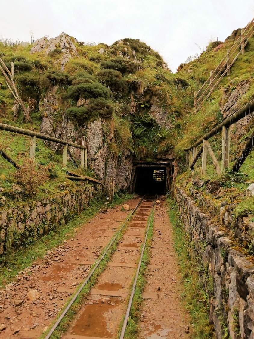 Solve Old mine. jigsaw puzzle online with 63 pieces