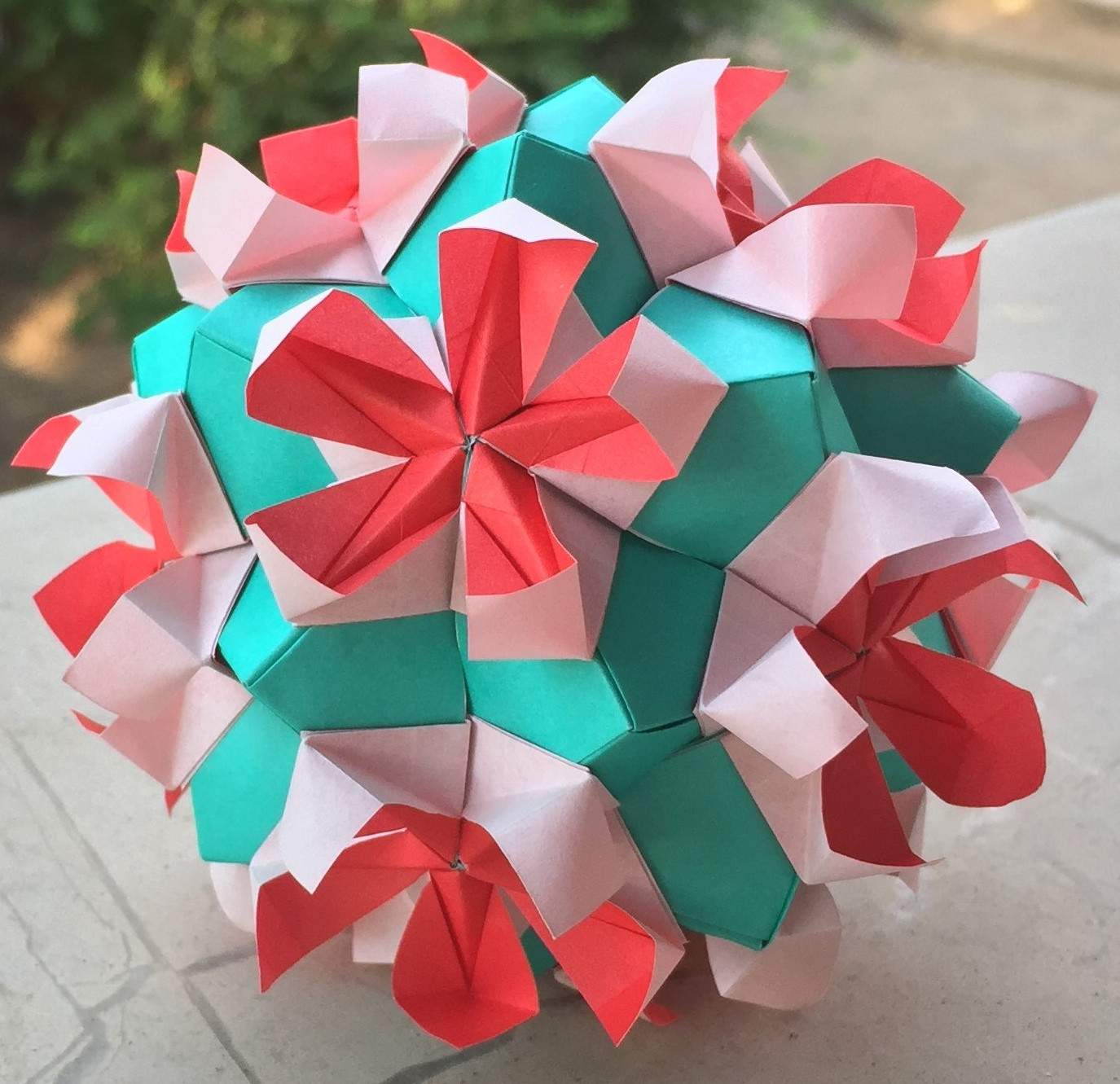 Solve p-Origami_050 jigsaw puzzle online with 144 pieces