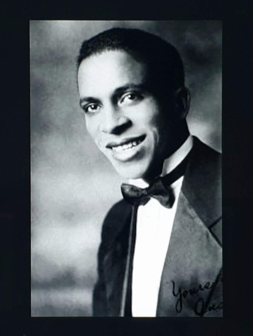 Solve ANDY RAZAF jigsaw puzzle online with 30 pieces