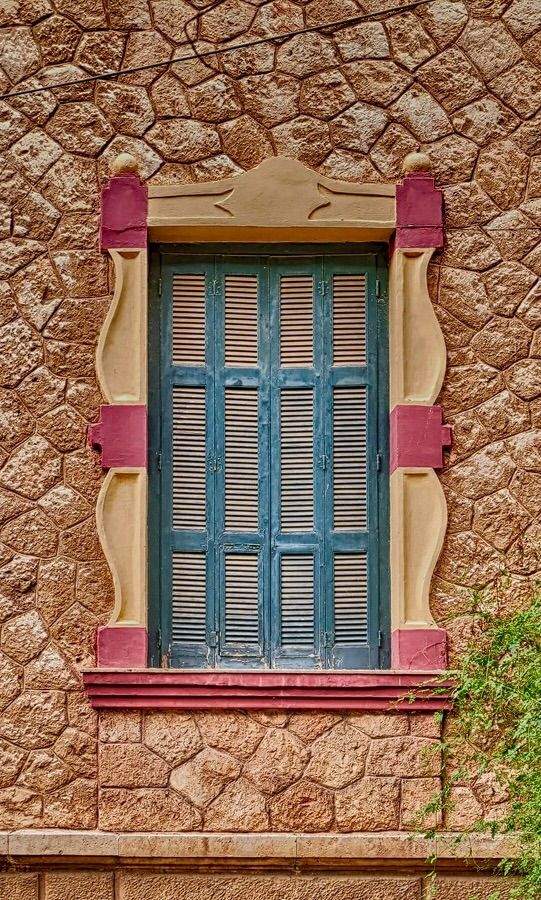 Solve BEAUTIFUL WINDOW jigsaw puzzle online with 60 pieces