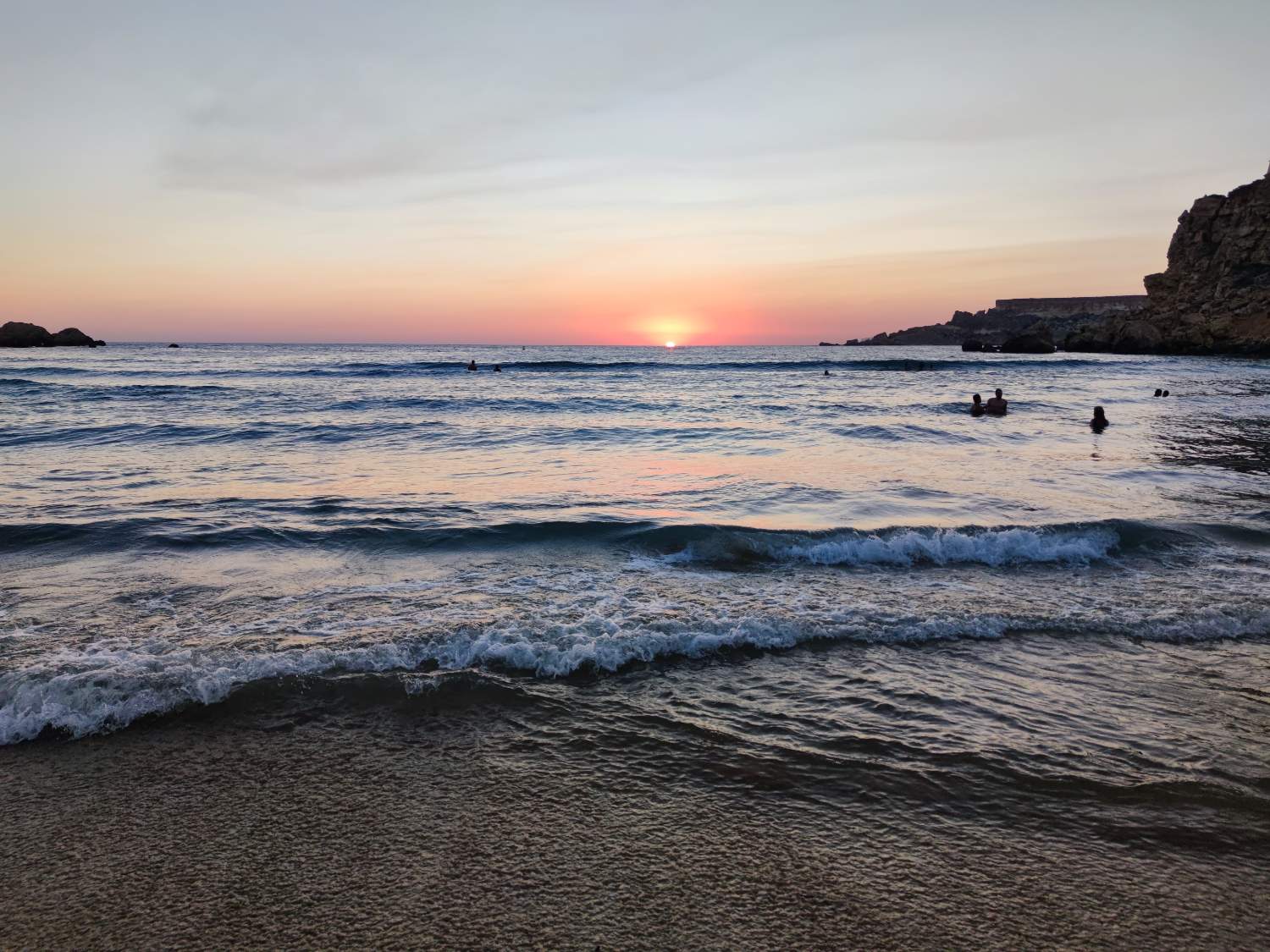 Solve At The Beach jigsaw puzzle online with 88 pieces