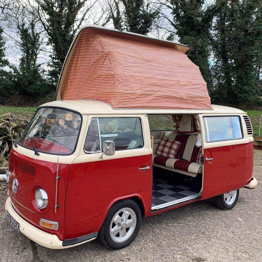 Solve VW kampeerbus jigsaw puzzle online with 324 pieces