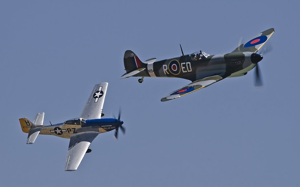 Solve more planes jigsaw puzzle online with 96 pieces