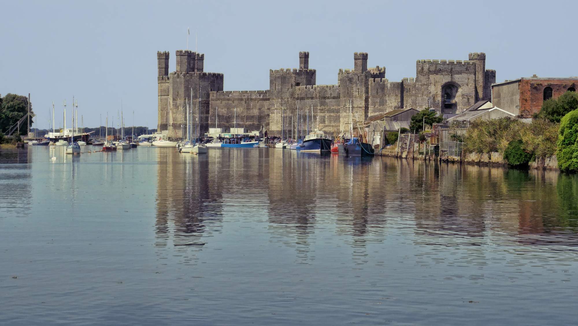 Solve Carnarvon Castle, N Wales jigsaw puzzle online with 252 pieces