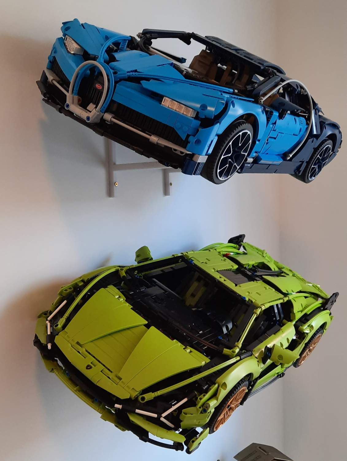 Solve Lego Cars jigsaw puzzle online with 192 pieces