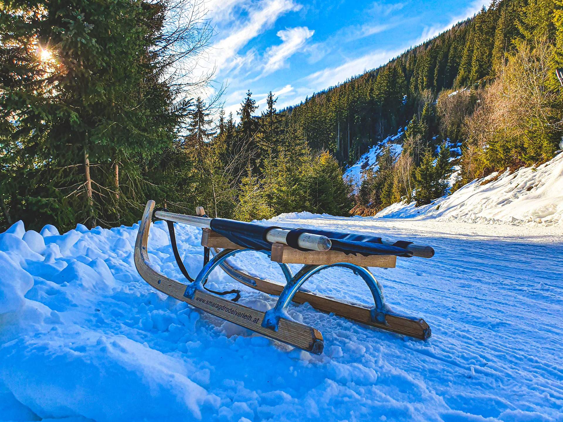 Solve Snow Sled jigsaw puzzle online with 336 pieces