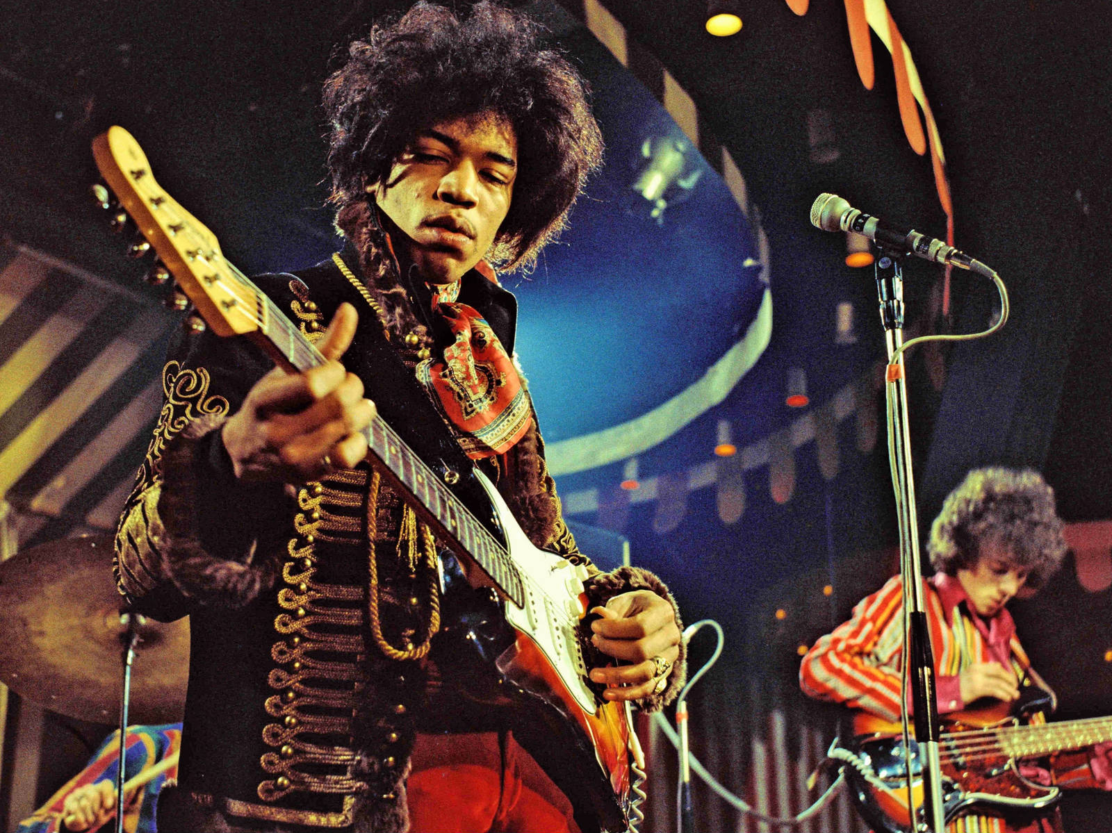 Solve Musicians 2 - Jimi Hendrix jigsaw puzzle online with 520 pieces