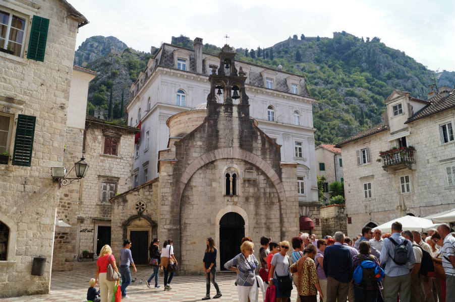 Solve Kotor, Montenegro jigsaw puzzle online with 15 pieces