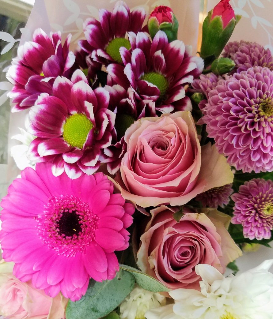 Solve Flowers jigsaw puzzle online with 20 pieces