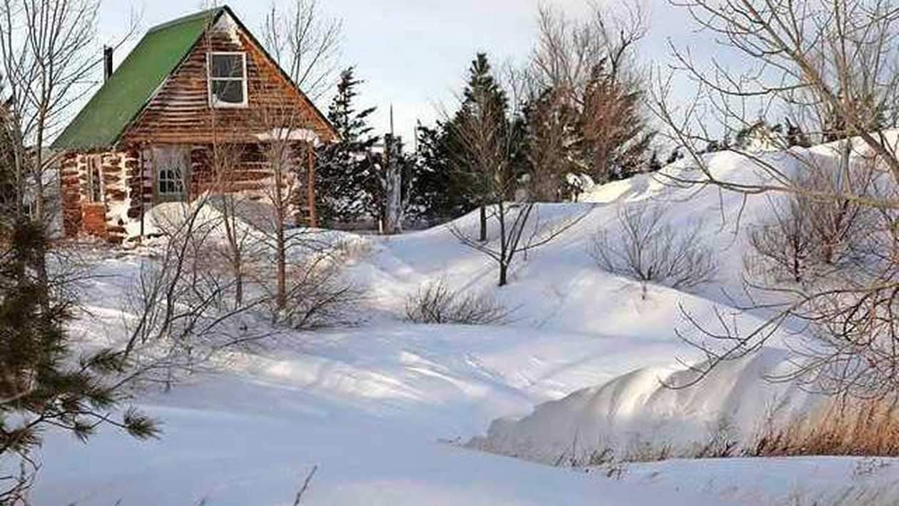 Solve Snow jigsaw puzzle online with 120 pieces