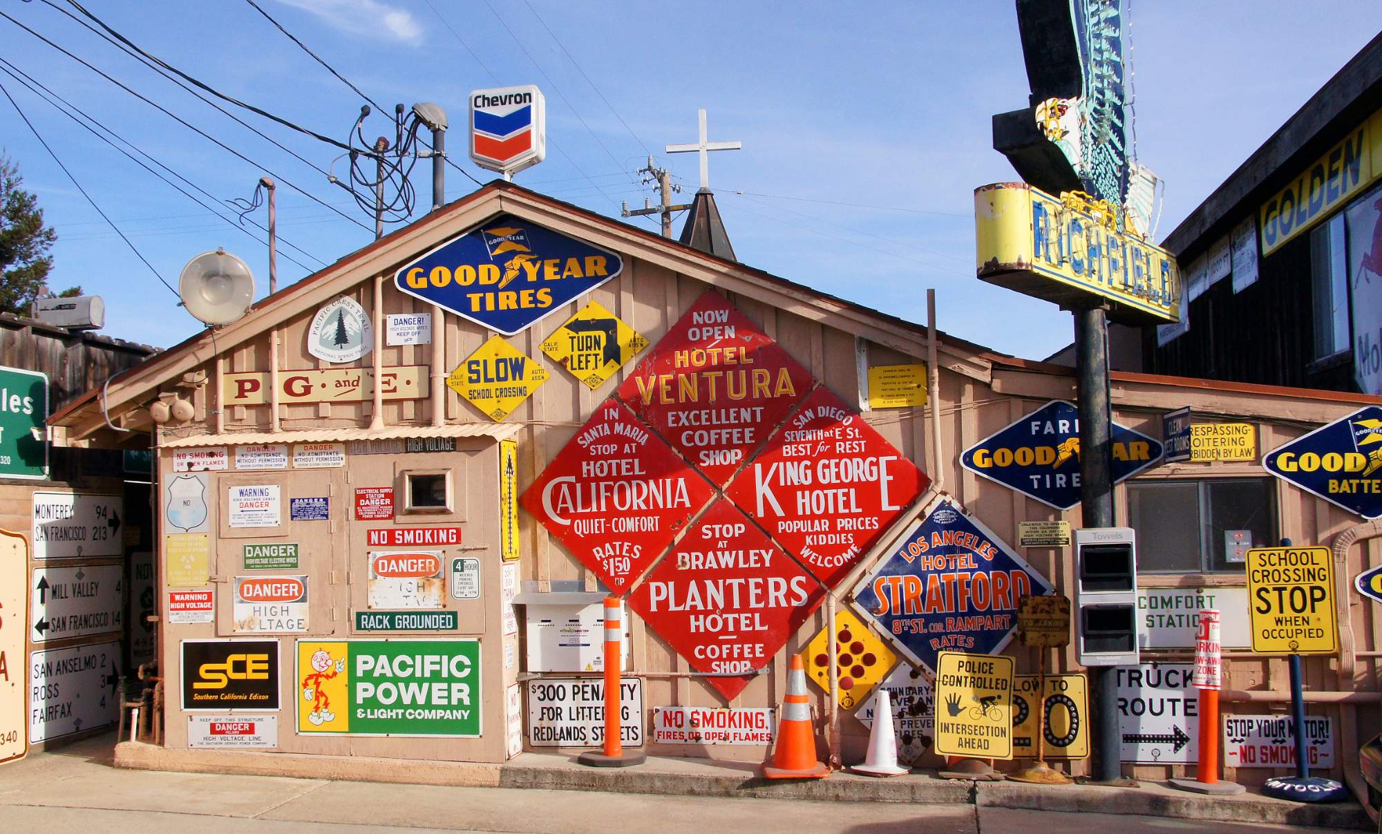 Solve Vintage Signs jigsaw puzzle online with 160 pieces