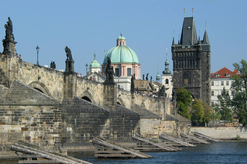 Solve Prague – Charles Bridge jigsaw puzzle online with 12 pieces