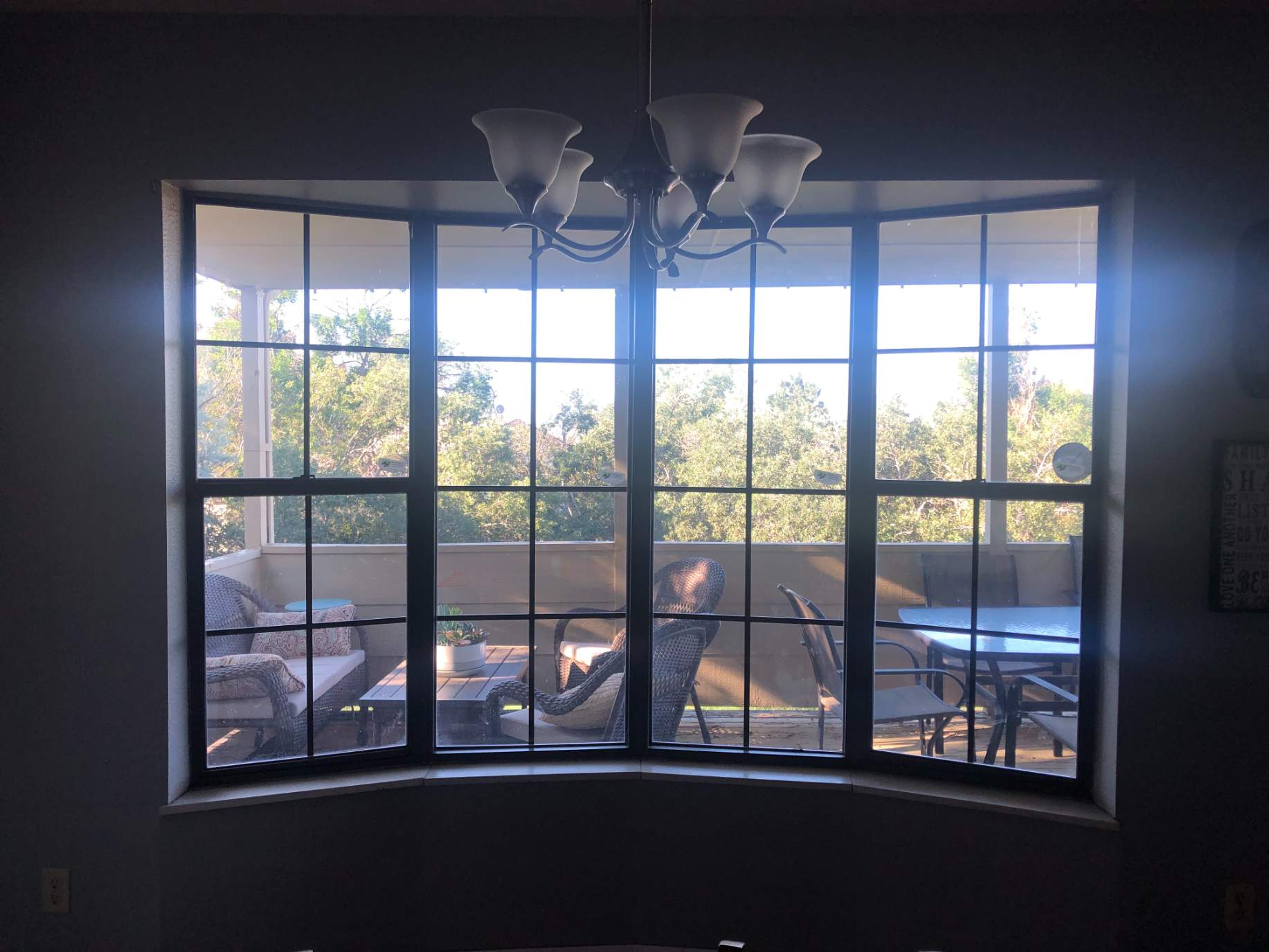 Solve Kitchen window jigsaw puzzle online with 165 pieces
