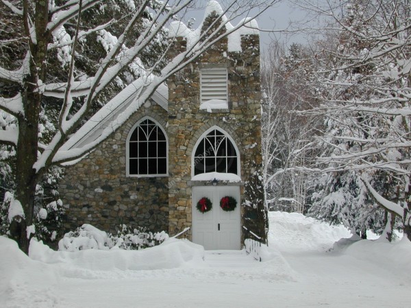 Solve Chapel in Elkins, New Hampshire jigsaw puzzle online with 80 pieces