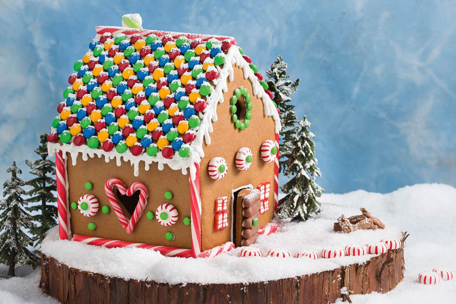 Solve Gingerbread House jigsaw puzzle online with 77 pieces