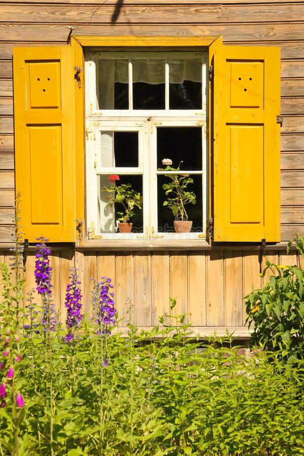 Solve BEAUTIFUL WINDOW jigsaw puzzle online with 70 pieces