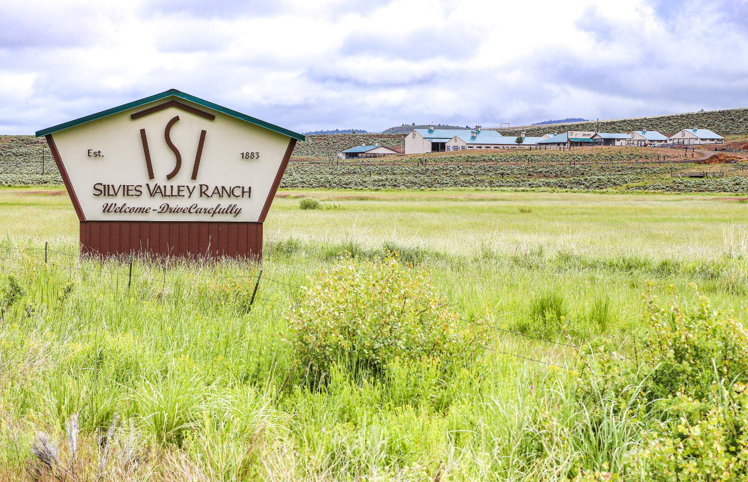 Solve HISTORIC RANCH jigsaw puzzle online with 77 pieces