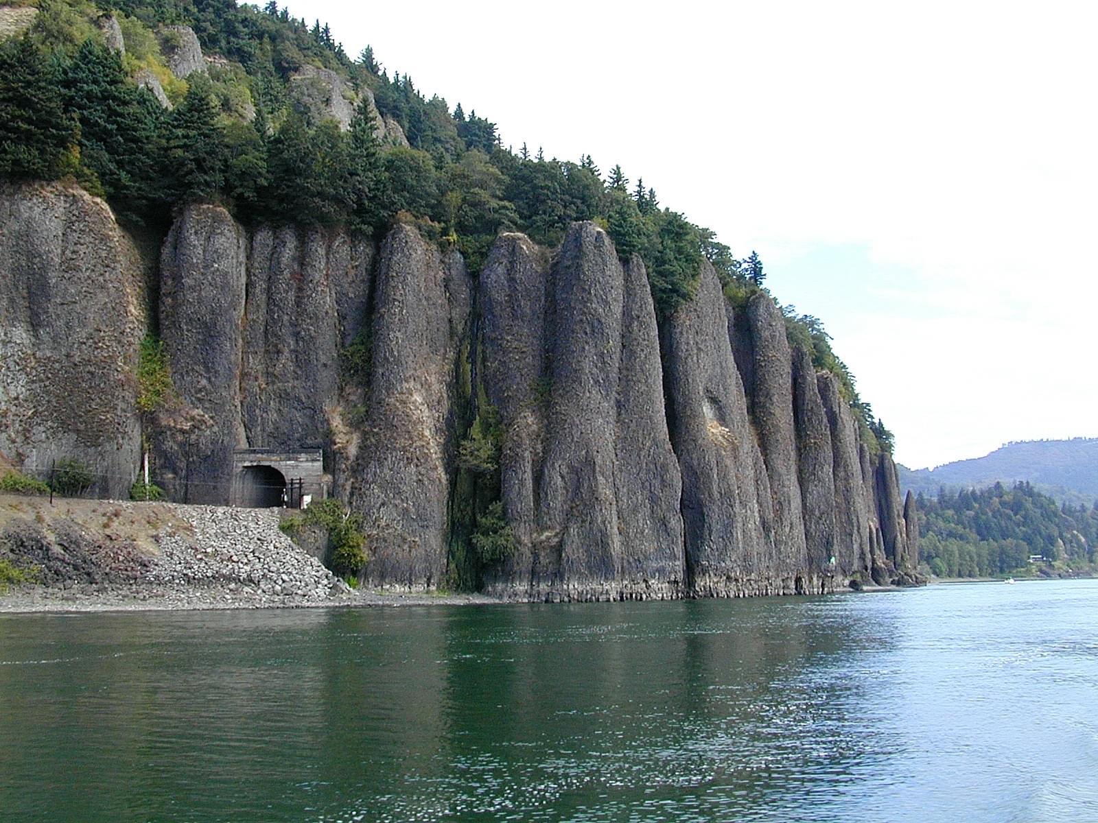 Solve Oregon jigsaw puzzle online with 192 pieces