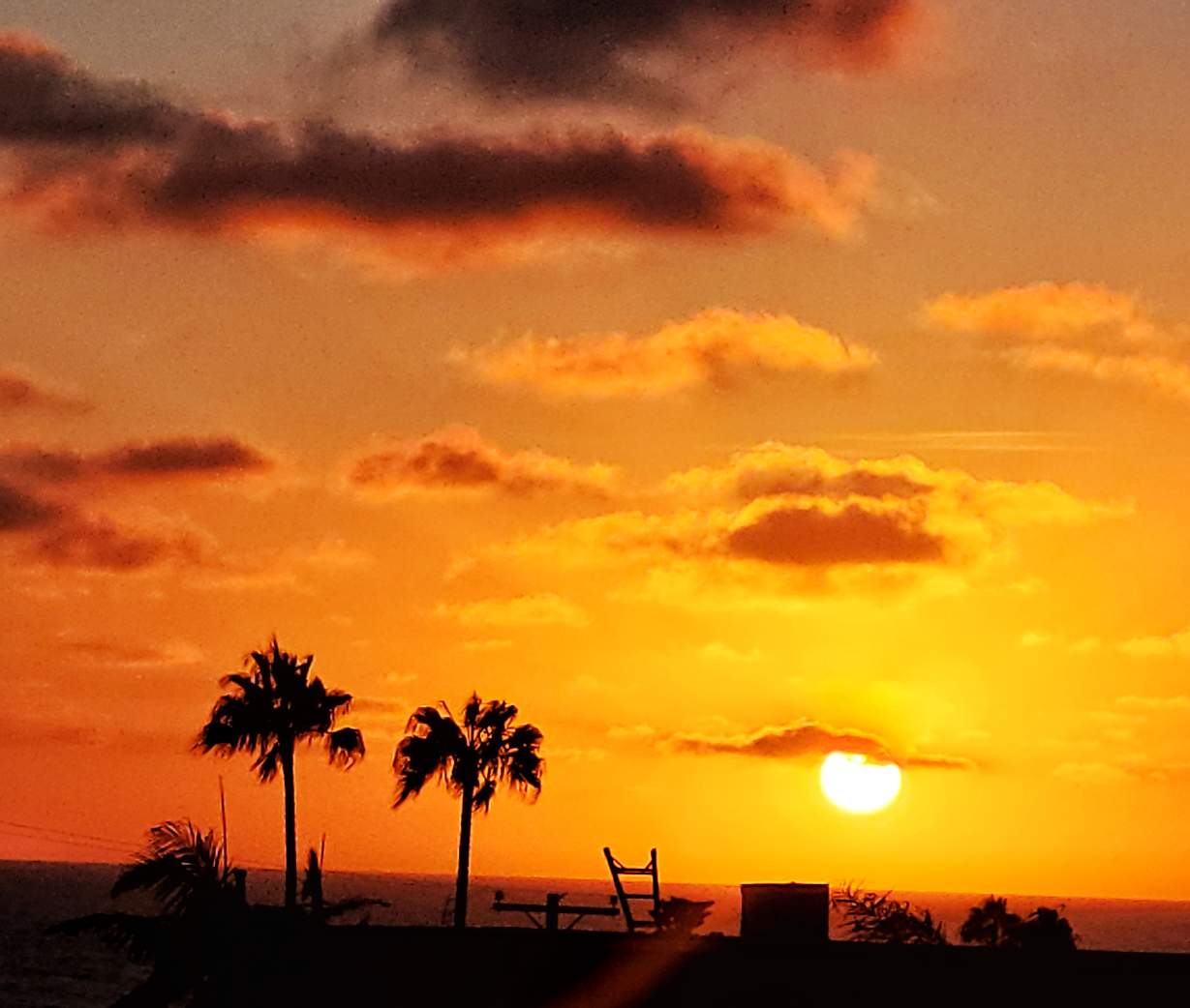 Solve Sunset Cliffs Sunset jigsaw puzzle online with 30 pieces