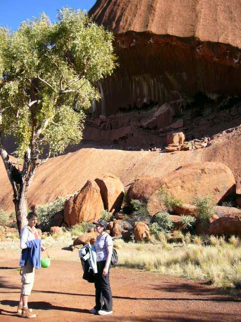 Solve A walk around Uluru jigsaw puzzle online with 48 pieces