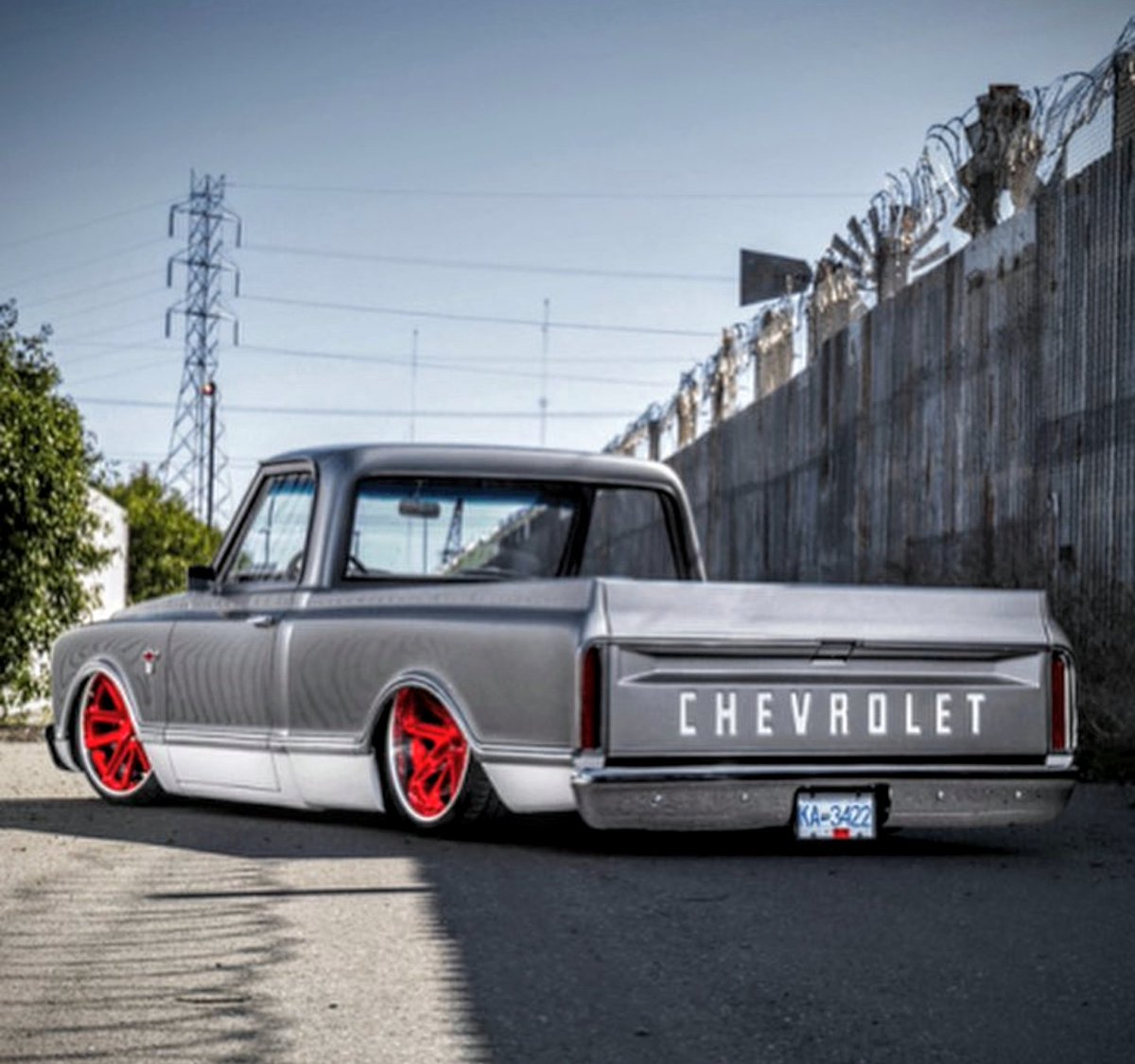 Solve c-10 chevy trurk jigsaw puzzle online with 380 pieces