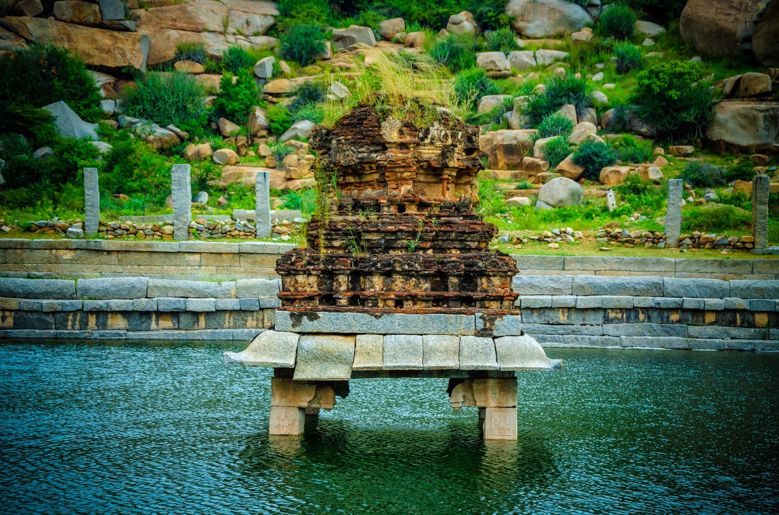 Solve Hampi Pushkarini, Karnataka jigsaw puzzle online with 294 pieces