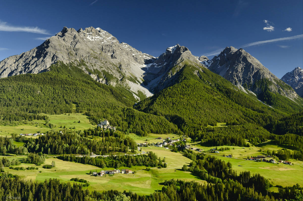 Solve Tarasp, Switzerland jigsaw puzzle online with 96 pieces
