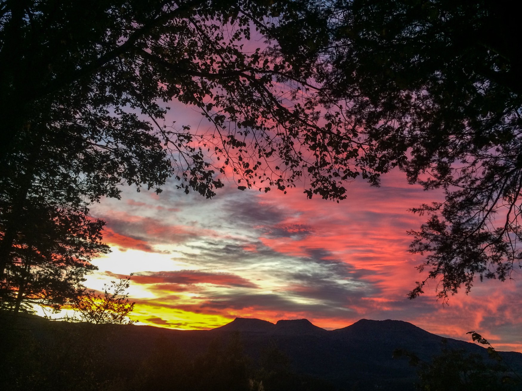 Solve Sunrise Hogsback jigsaw puzzle online with 154 pieces