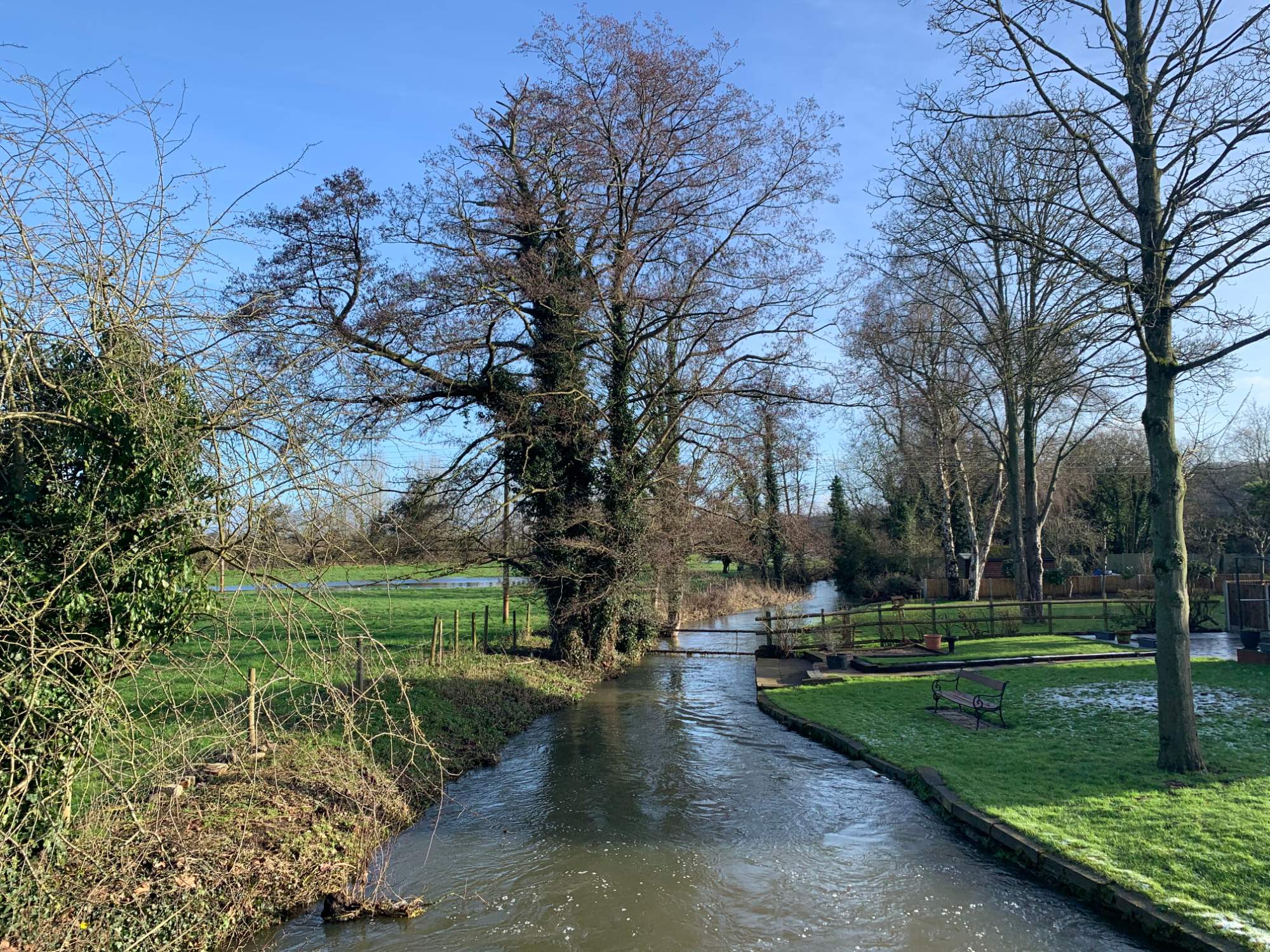 Solve River Tud jigsaw puzzle online with 336 pieces