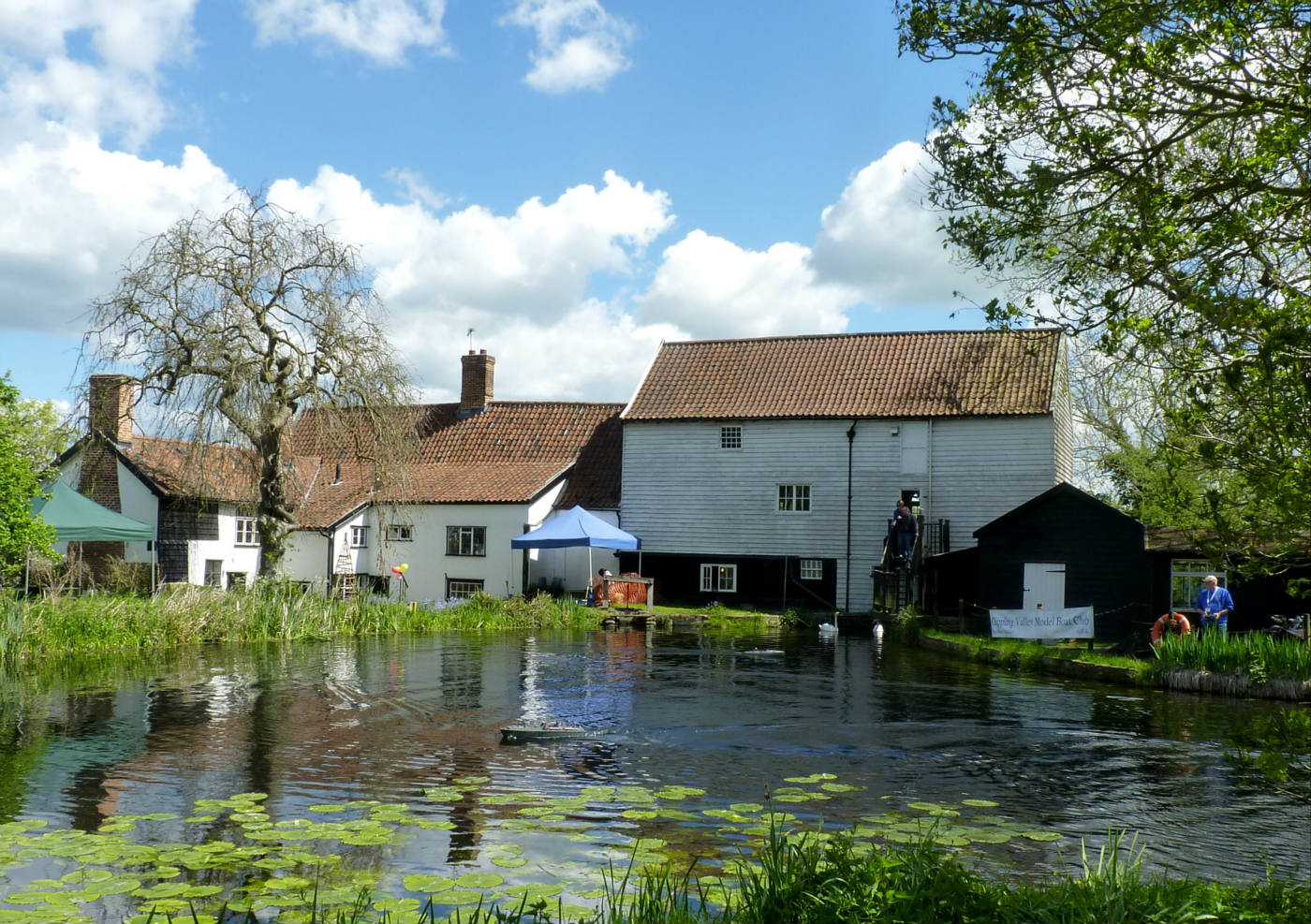Solve Pakenham Water Mill jigsaw puzzle online with 140 pieces