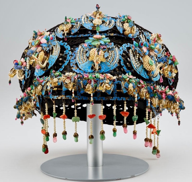 Solve 19th Century Manchu Headdress jigsaw puzzle online with 72 pieces