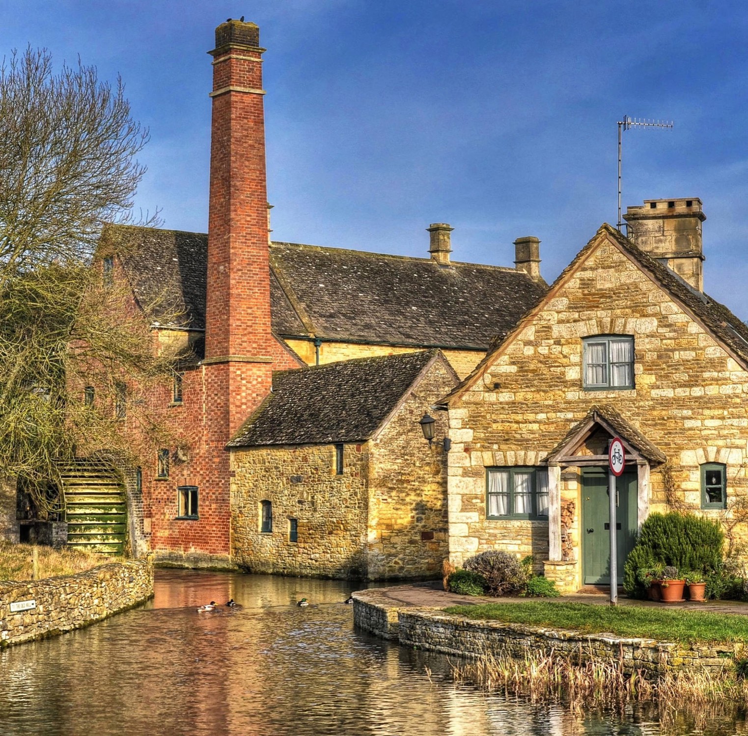 Solve Old watermill at Lower Slaughter, Gloucestershire Cotswold UK ...