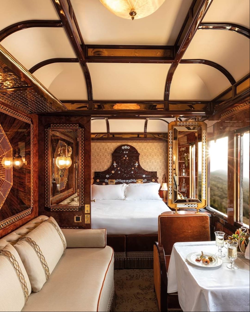 Solve The Venice Simplon-Orient-Express jigsaw puzzle online with 130 ...