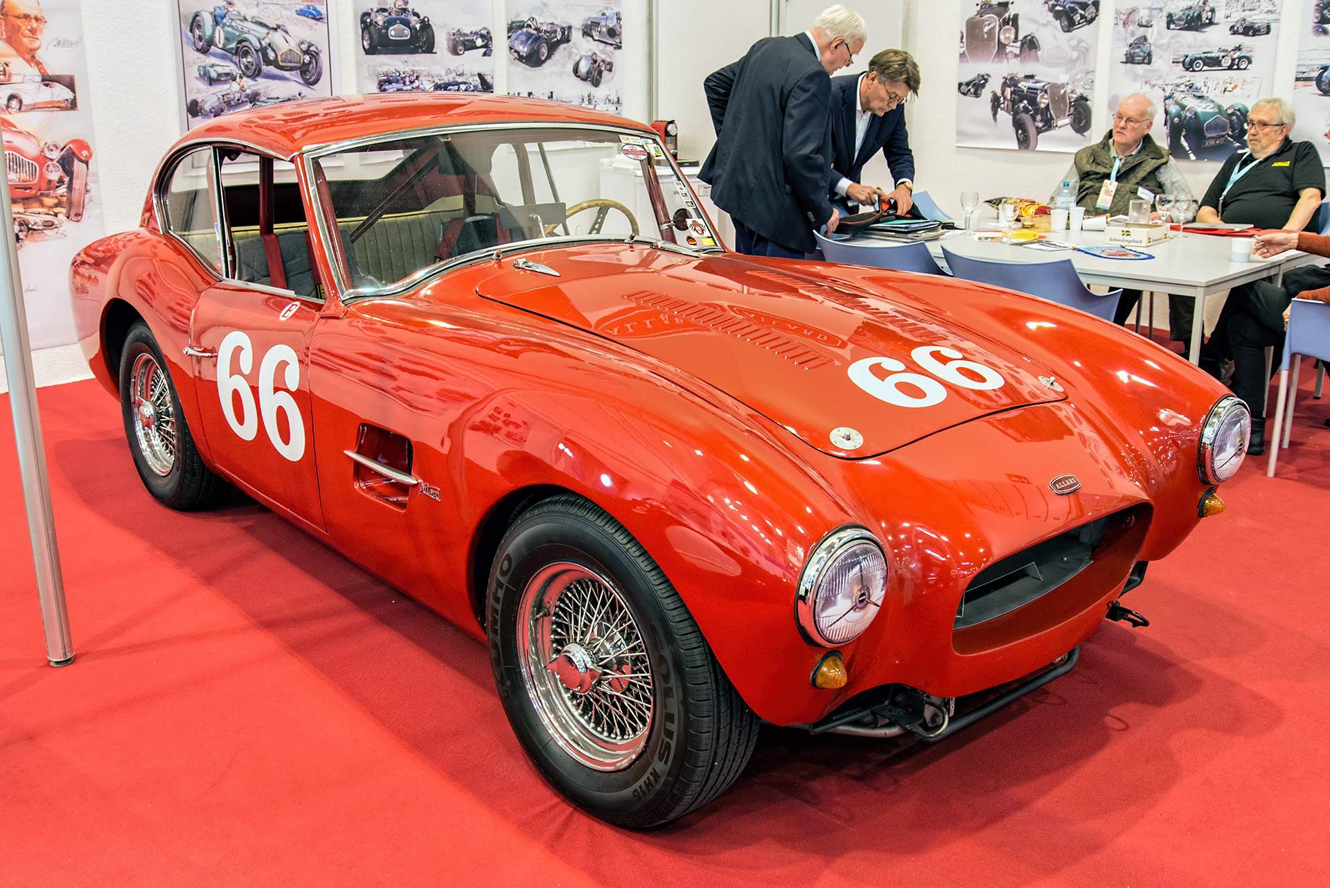 Solve Allard GT sports coupé - 1958 jigsaw puzzle online with 216 pieces