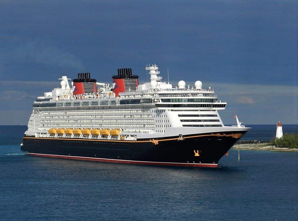 Solve DISNEY DREAM arriving in Nassau 2011 jigsaw puzzle online with 24 ...
