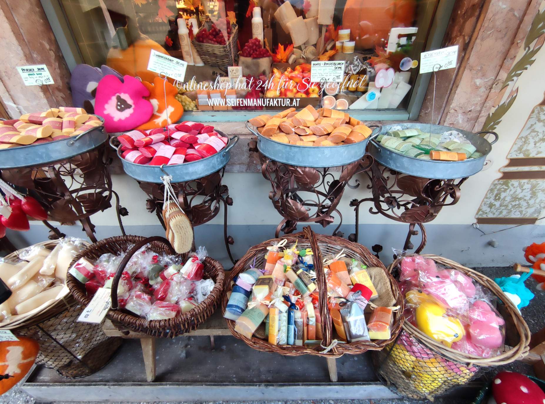 Solve Soap jigsaw puzzle online with 176 pieces